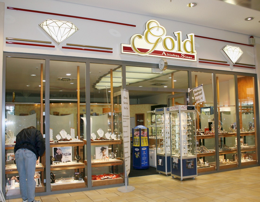 Casio Stores in Nuenberg: G-Shock, ProTrek, Edifice, Baby-G Watches