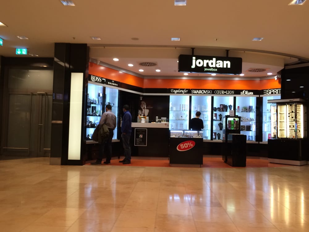 Casio Stores in Düsseldorf: G-Shock, ProTrek, Edifice, Baby-G Watches